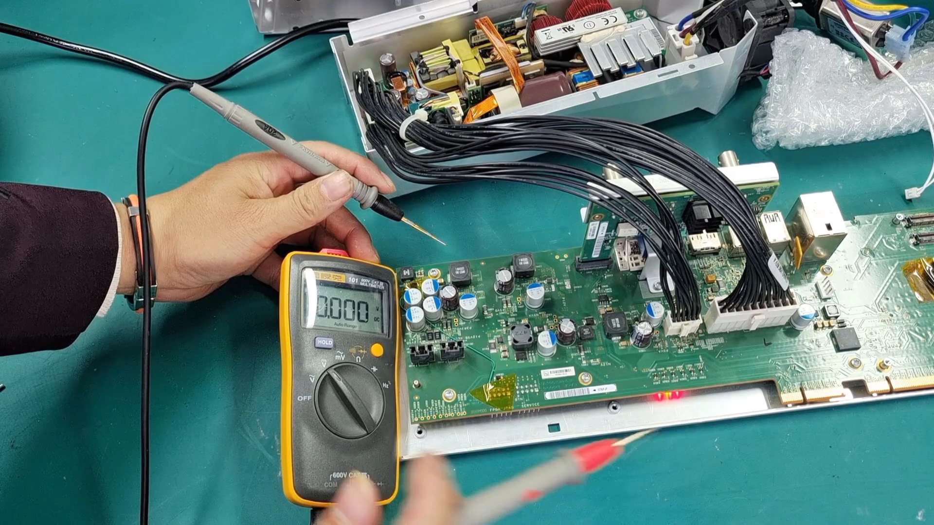 泰克MSO56示波器不开机维修,完全想不到是这个电路问题。