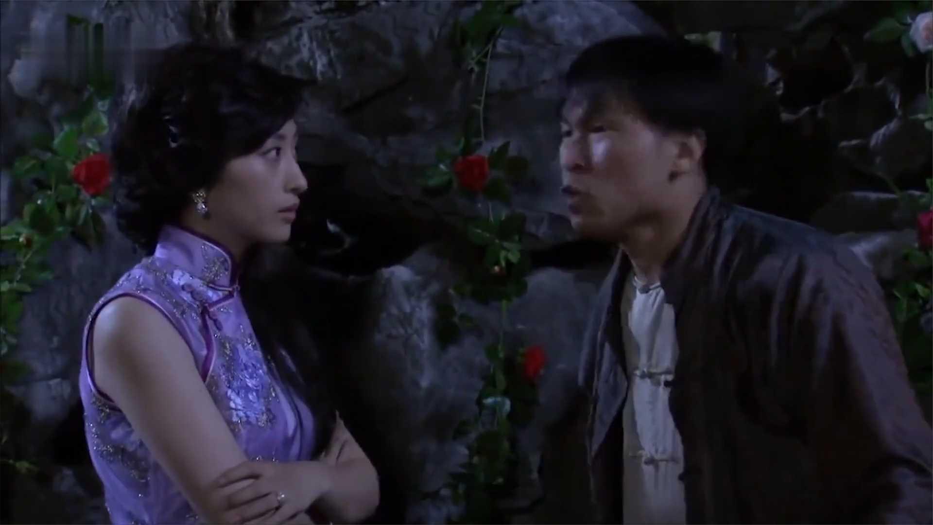 三姨太深夜找小管家谈话,小管家拿她没办法