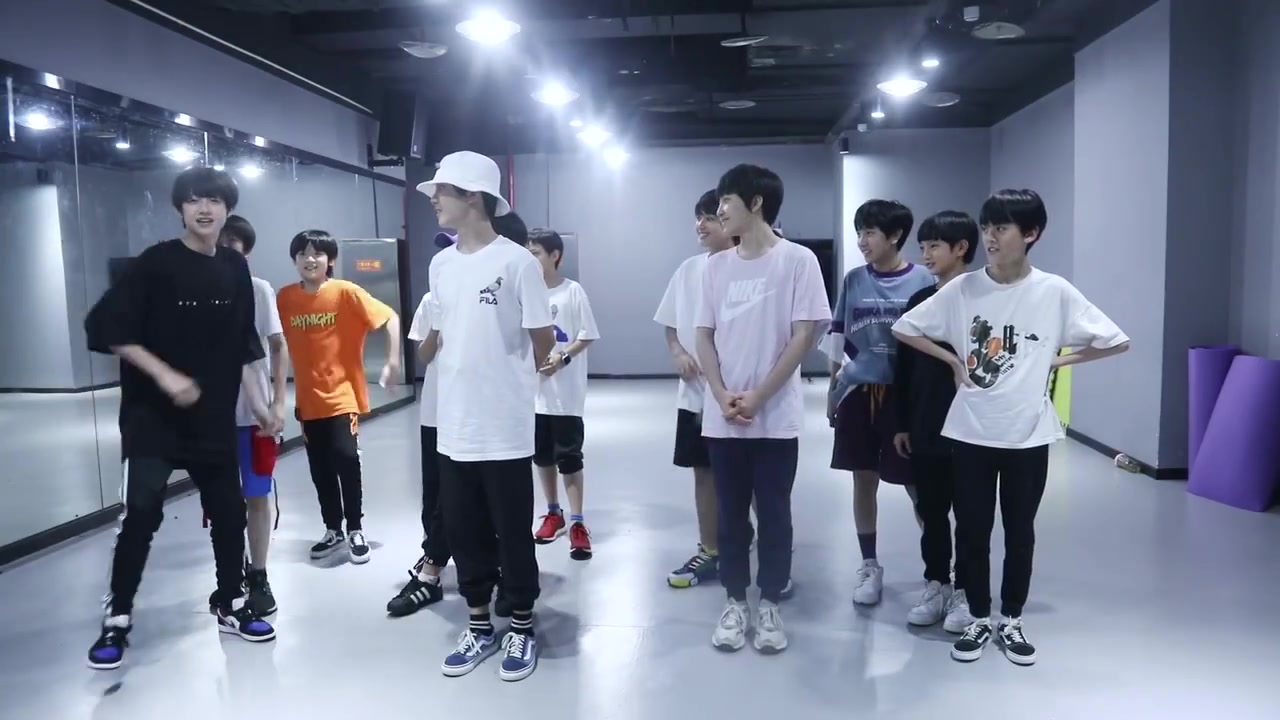 20190809【TF家族】 TF三代—八月的第一个视频[哈哈]～期待跟大家...