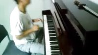 传媒学生模仿《不能说的秘密》斗琴片段