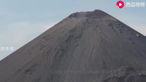印度尼西亚喀拉喀托火山爆发时的壮观景象