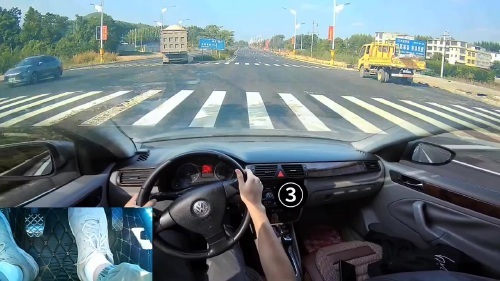 手动挡换挡是有技巧的,离合要稳,油门要缓,摘挡要快