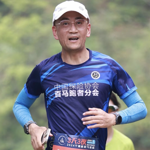 教孩子跑步的峰哥 