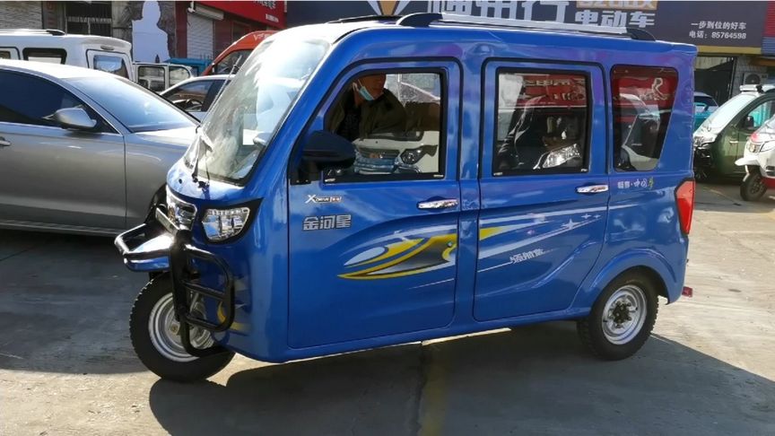 方向盘式全封闭燃油三轮摩托车二百公里开回家