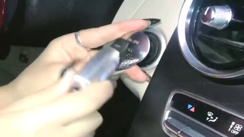 大姐你这奔驰一键启动在哪改的呢?