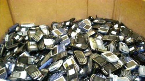 一吨旧手机中,能够提炼出多少黄金?看完你真不敢相信!