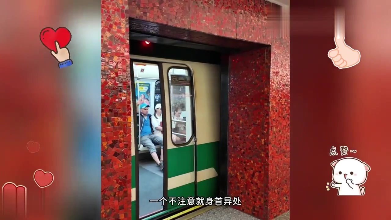 外国地铁上的硬核屏蔽门,最外面一道门关闭吓呆众人