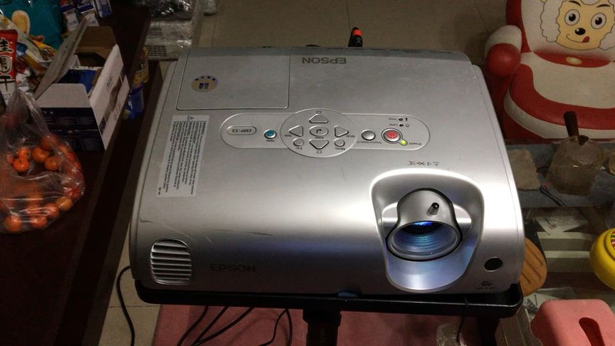 灯泡才用329小时爱普生EMP-S3投影仪投影机色彩效果好