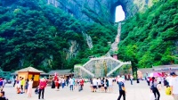 游张家界天门山旅游景区门票275有999级台阶,真实天门洞!