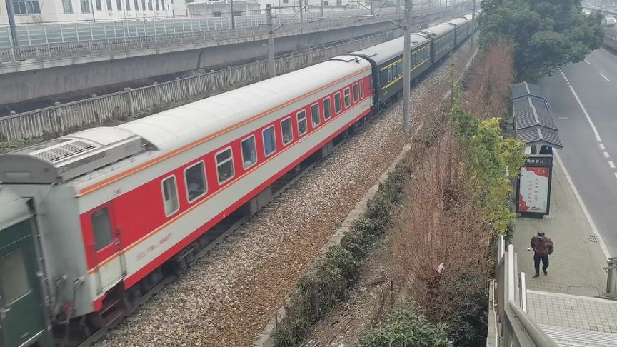 京沪线 上海到石家庄的K234次列车出苏州站 郑局郑段HXD1D 0496