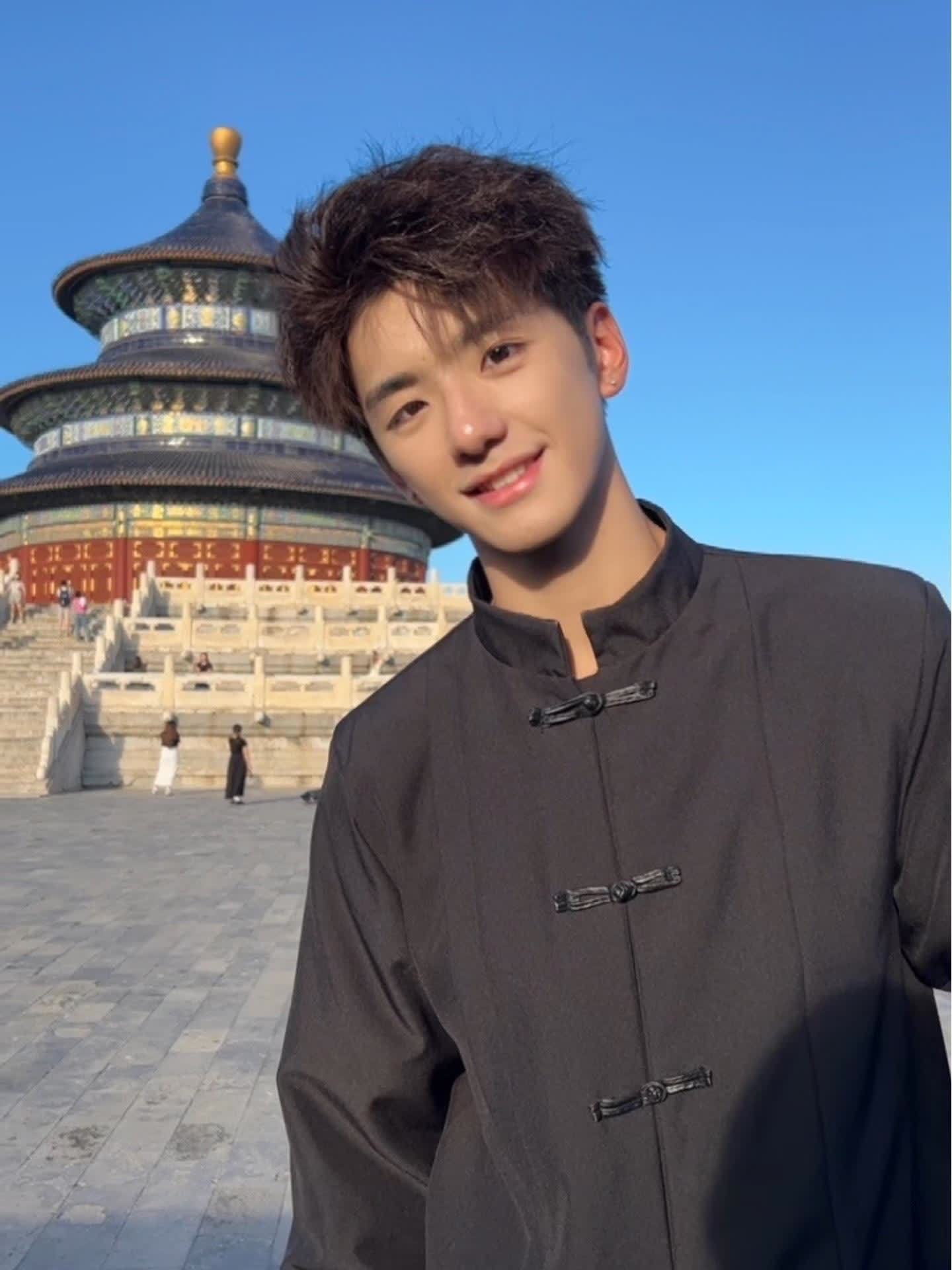 最简单的手势舞来了 国风 天坛 简单易学手势舞 人真的真的真的好多 ...