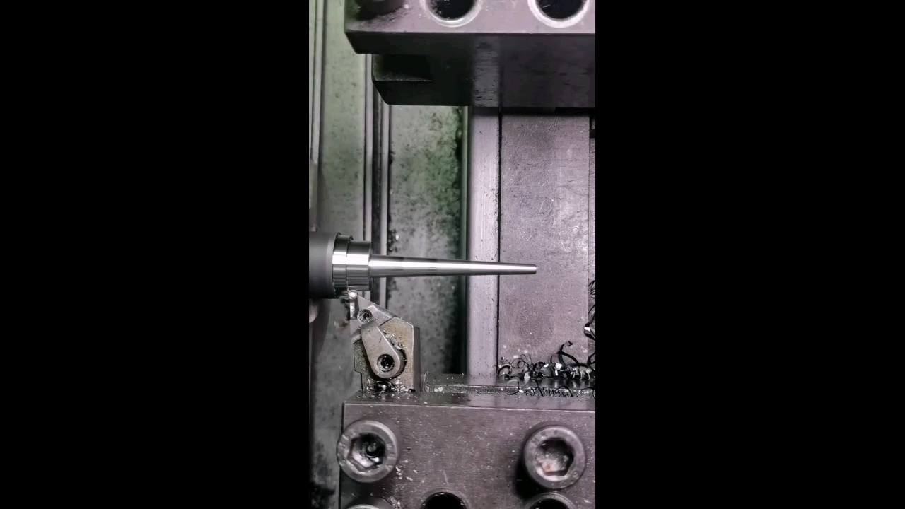 Mastercam不仅可以断屑车削,还可以分段车削,车细长轴是不错的刀路。