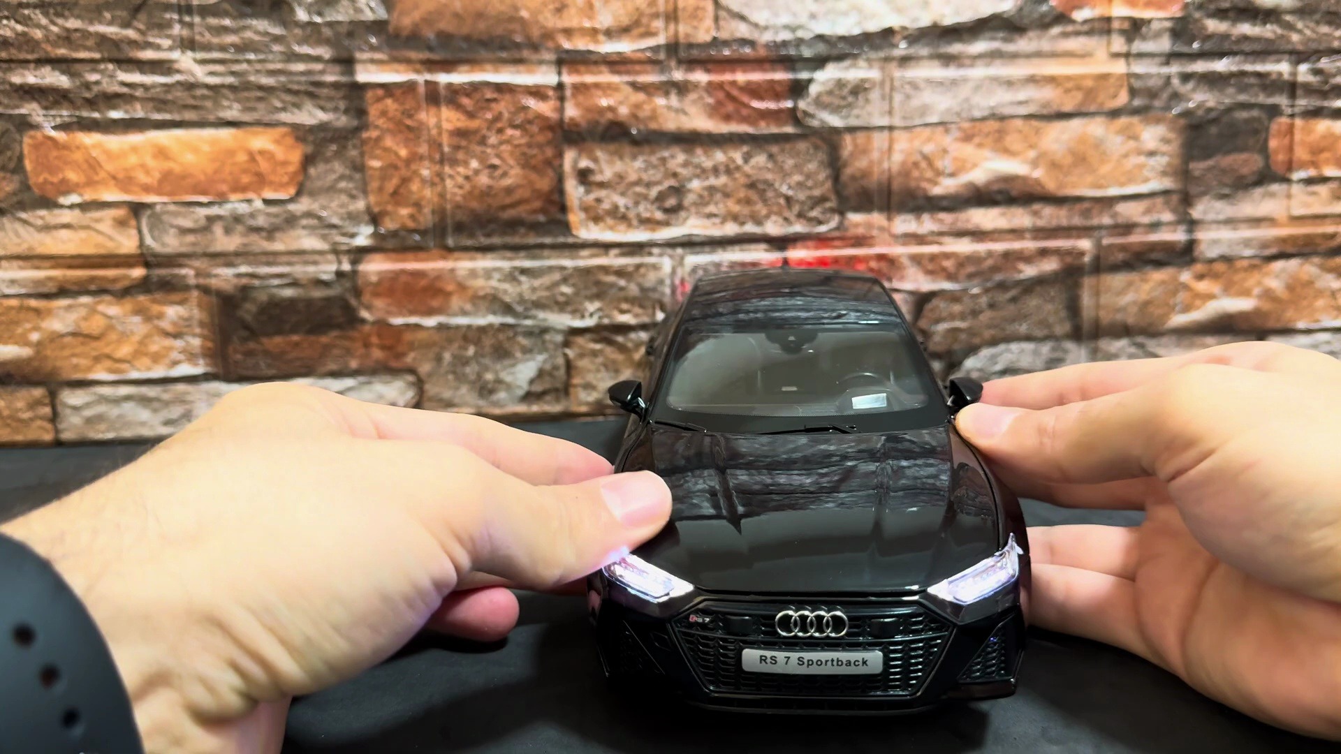 非常逼真的完美压铸奥迪 RS7 模型车,比例为 1 -18