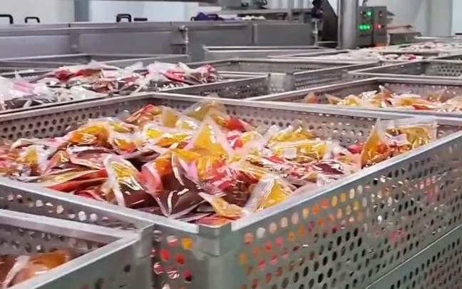 ...酱料包高温杀菌锅,央厨汤料包灭菌罐,洗袋风干流水线,提高效率,效果好