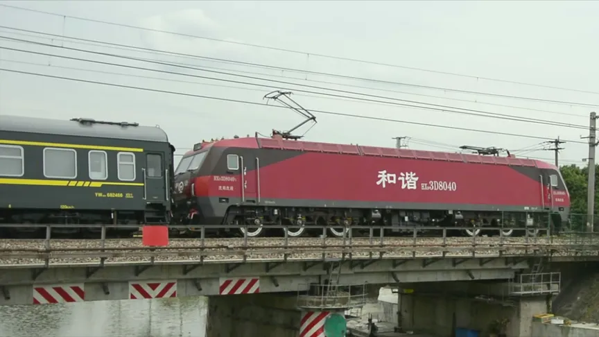 上海开往吉林的K516次列车经过,全程超30小时