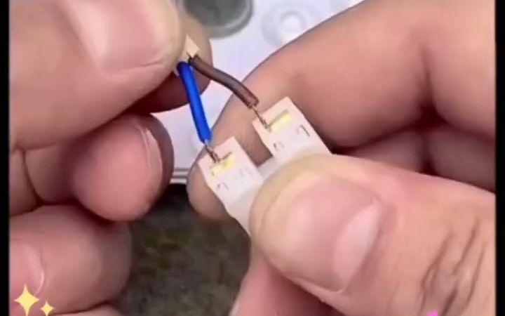 按压式电线连接器