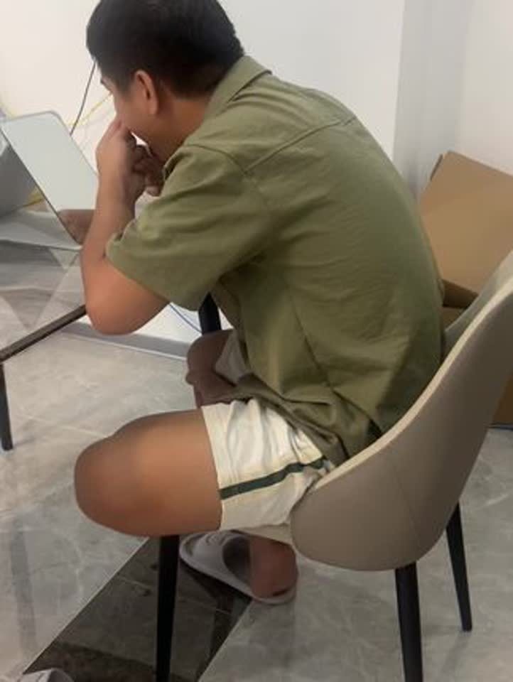 是电动的,用着还行,是节省不少时间#鼻毛修剪器