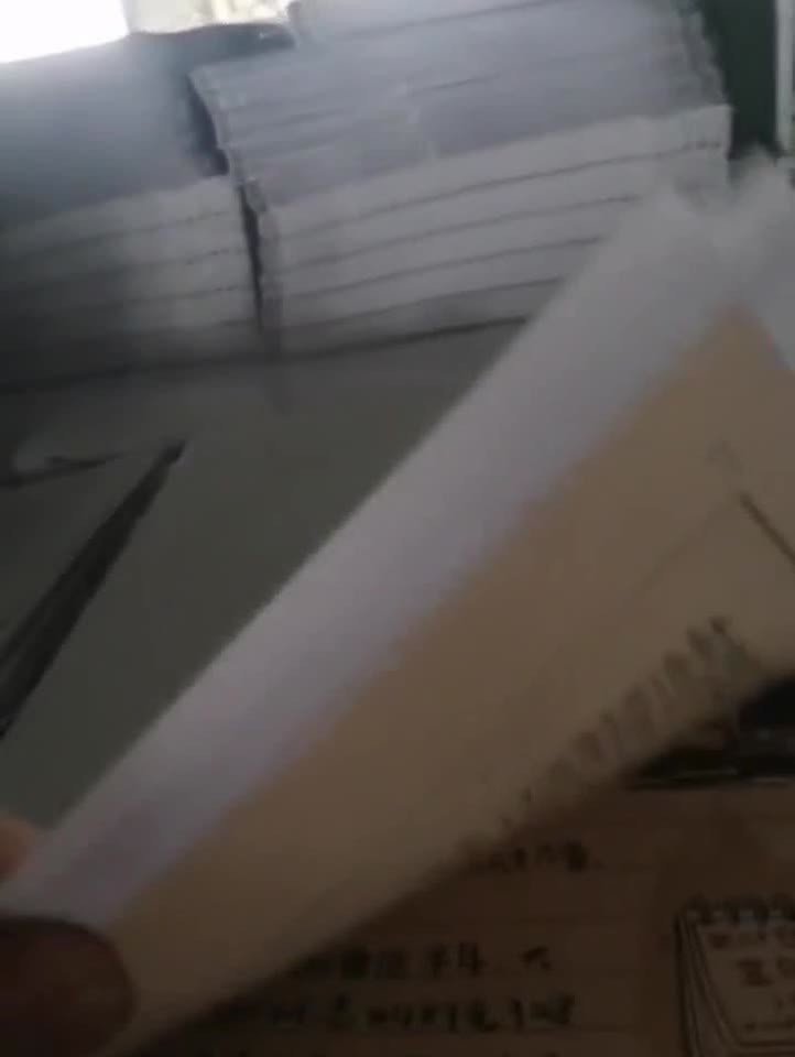 书只剩下装那个很硬的封面咯! 画画