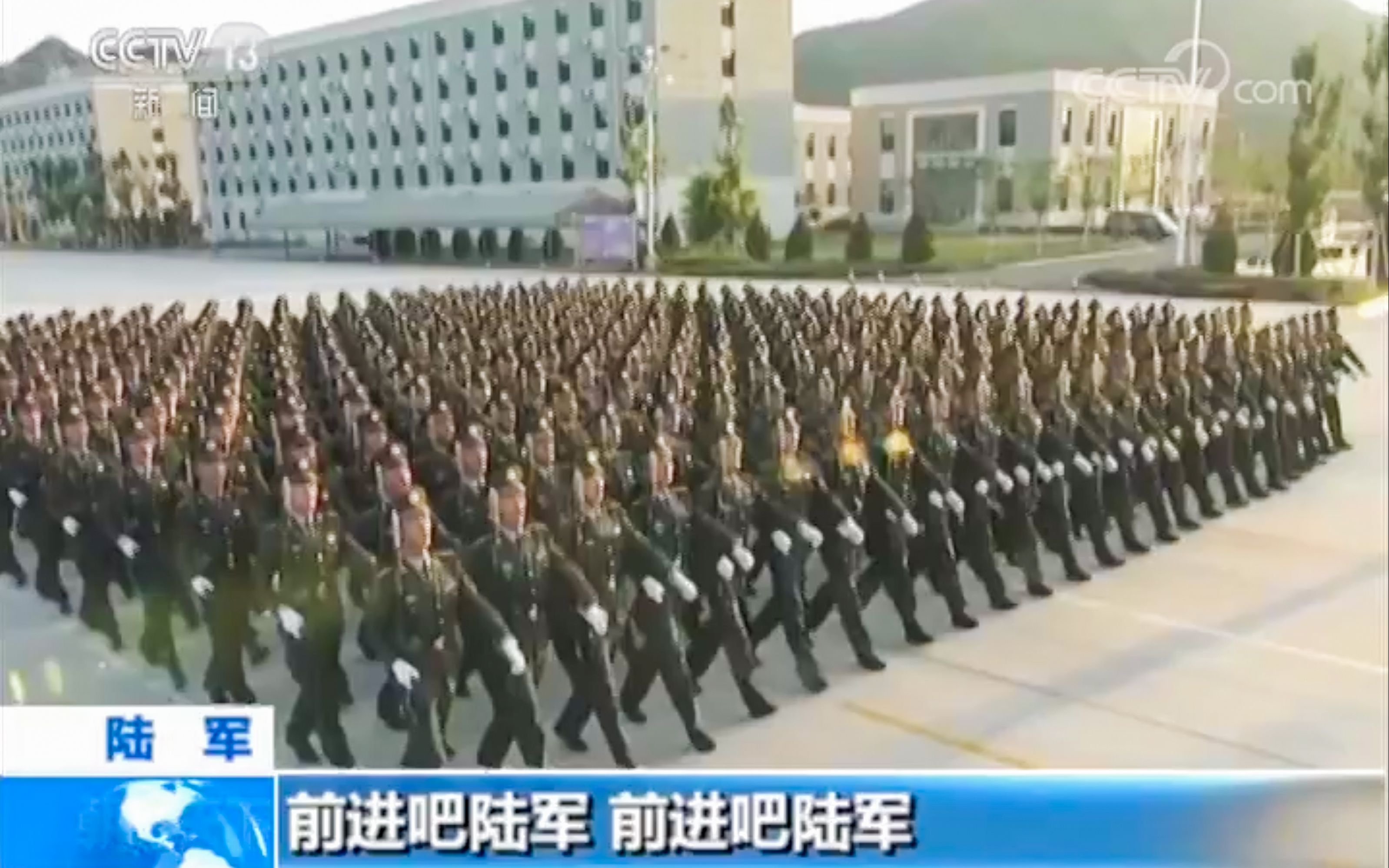 【国庆阅兵都是一线战斗员】陆军方队遇最难劈枪动作,如何达到“...