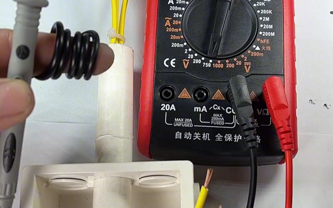 万用表测量零火地线