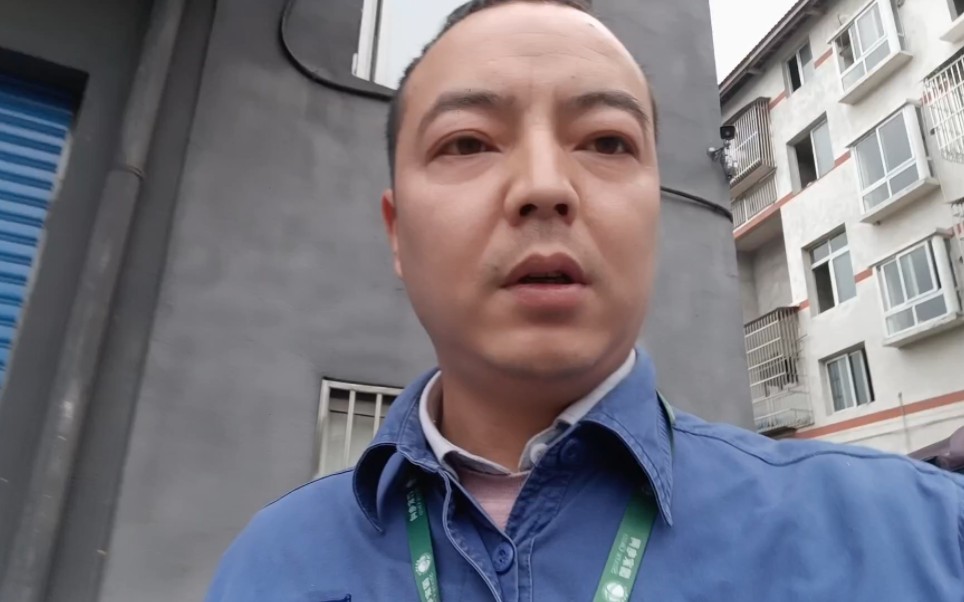 互感器与三相四线电能表配合计量,一只变比不同,计算退补电量。