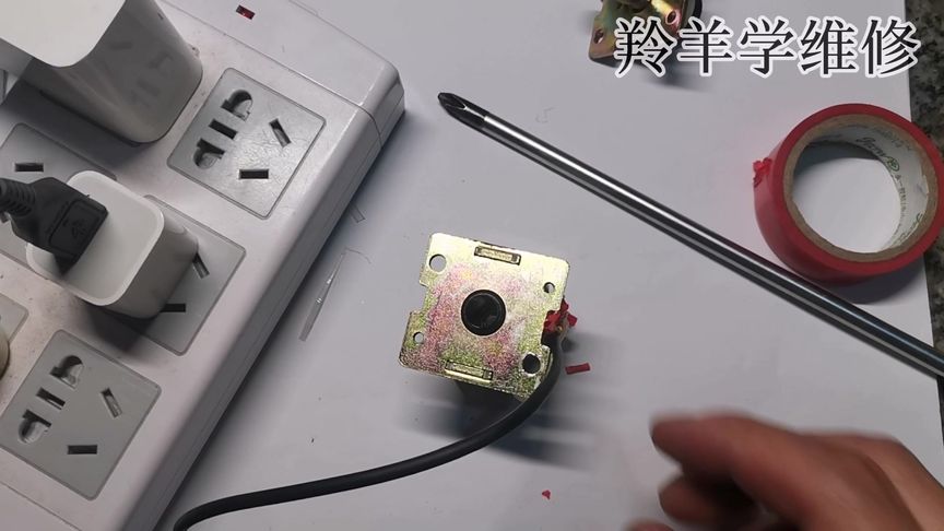 螺丝刀没有磁性了只能掏钱买新的?自己动手做一个加磁器吧