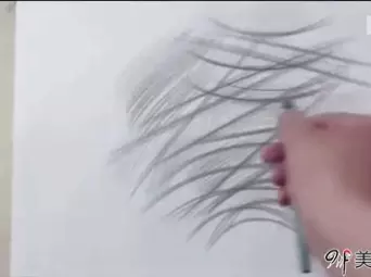 零基础新手自学素描线条练习的诀窍_素描铅笔的正确握笔姿势_素描...