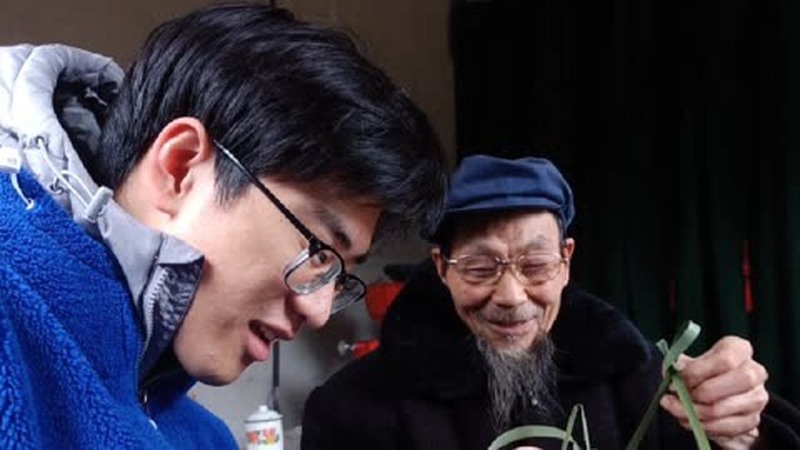 来自暨南大学的几位大学生来到我的家里做毕业设计,有广东的小朋友,...