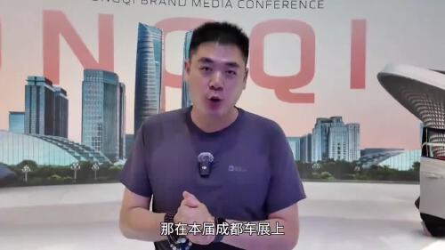 2025成都车展直击红旗展台!国车之光惊艳亮相,未来座驾抢先看