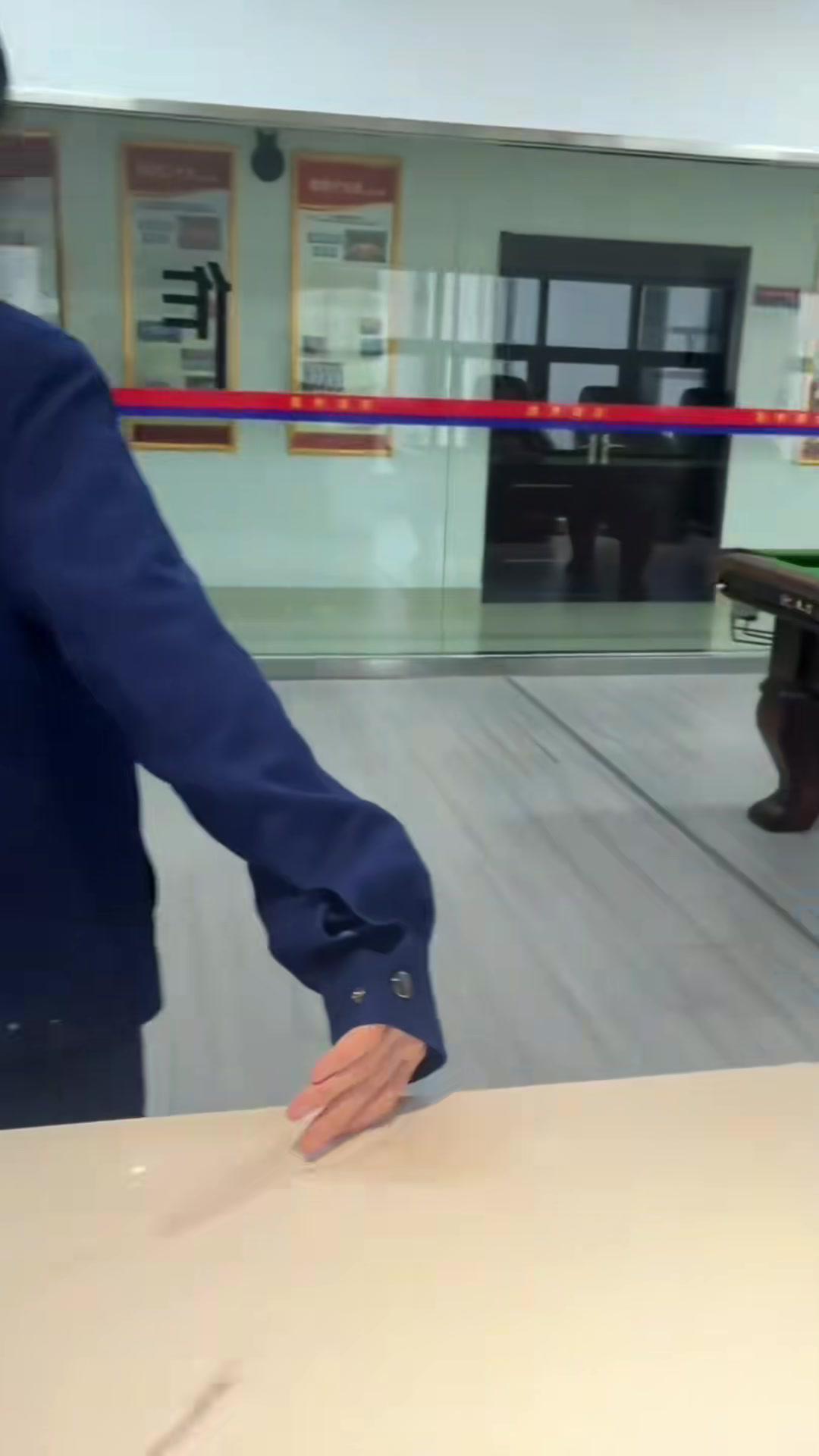 蓝姐姐提醒你电动车不上楼,安全知识记心头,一定要规范充电哦!