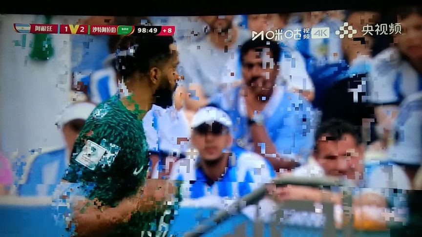 沙特今晚爆冷,守门员如有神助,阿根廷被吹2个越位进球就知没戏