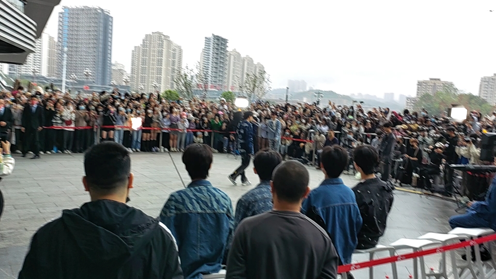 【TF家族三代路演】朱志鑫张极张峻豪三人舞台+集体舞担