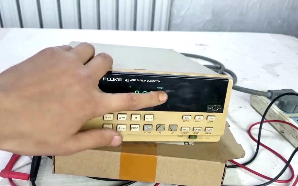拆解福禄克高档台式万用表,这做工质量真的值10000多吗?