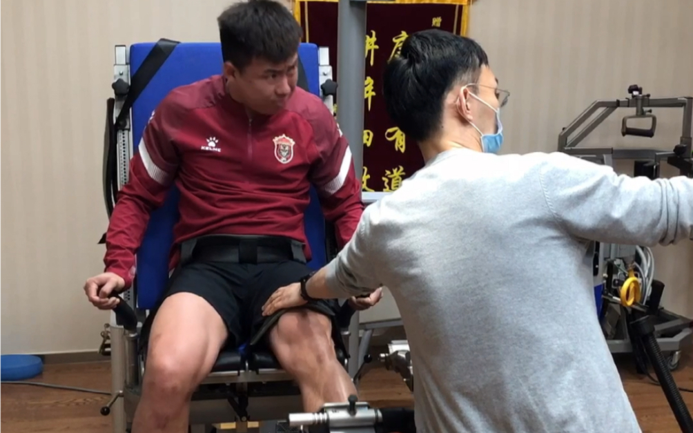 足球运动员前交叉韧带重建术后,等速肌力测试训练,锻炼的同时发现...