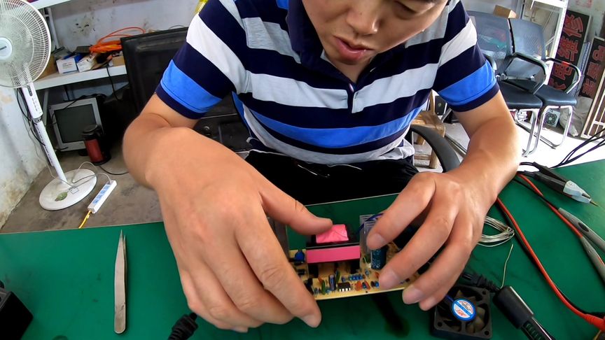 电动车充电器维修,可能是一次不经意的跌落引起的这次故障