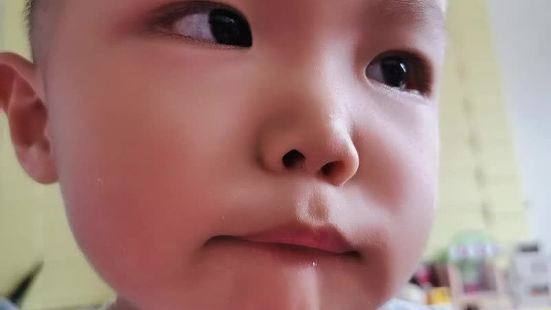 最近总是咬下嘴唇,网上说是缺乏安全感,怎么干涉呢