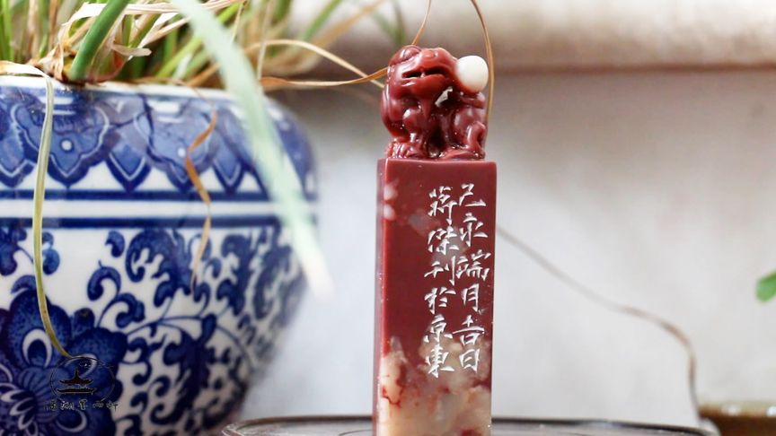 篆刻边款刀法展示,技法纯熟功底深厚,看他治印过程是一种享受