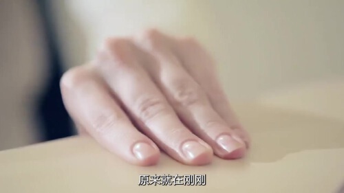 男人拥有个神奇鼠标,于是他瞄准美女老板,开始不停的点击!电影解说...