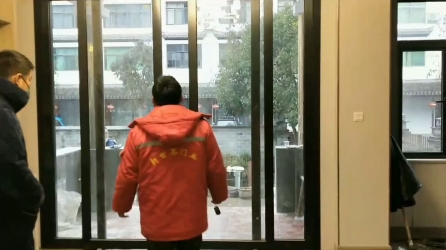 自动感应门安装调试完毕白天正常感应进出晚上人脸识别进出安全豪华...