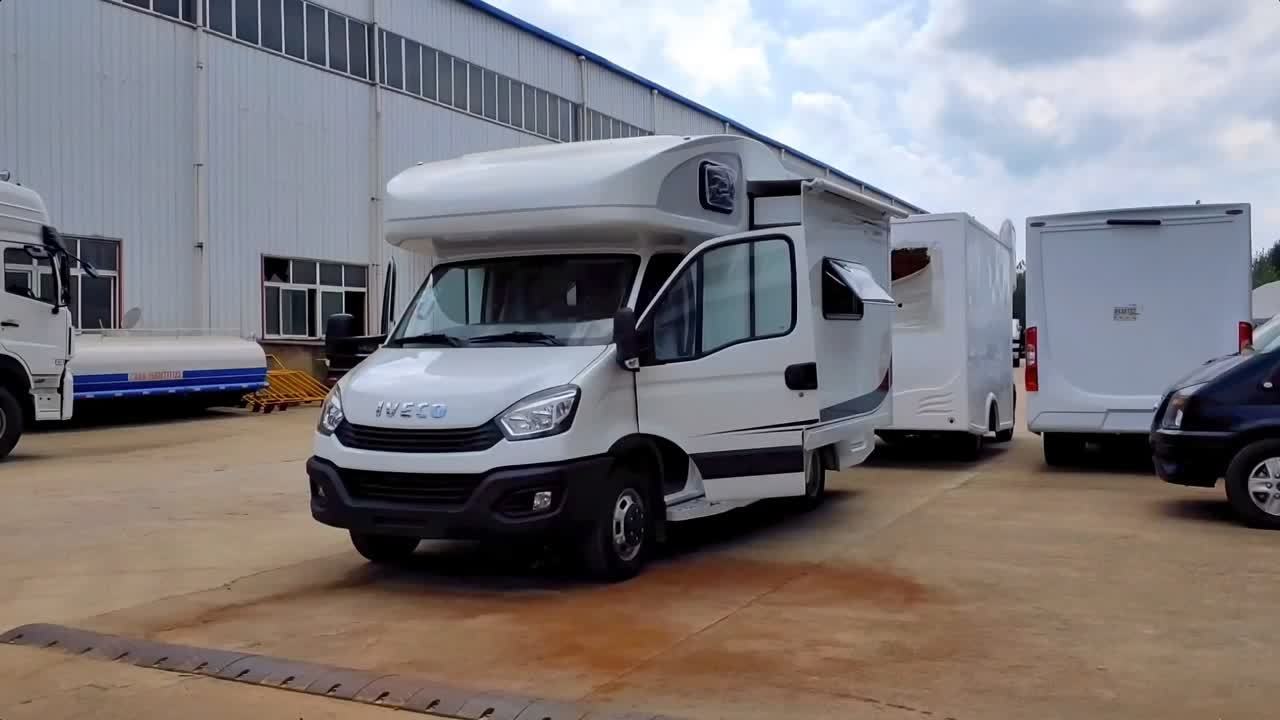 33.88万起依维柯双拓展房车,价格是真的不用.