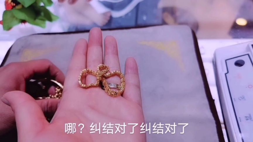 准备买手机的钱最后买了黄金手链,今天来变现赚大了,正确的选择