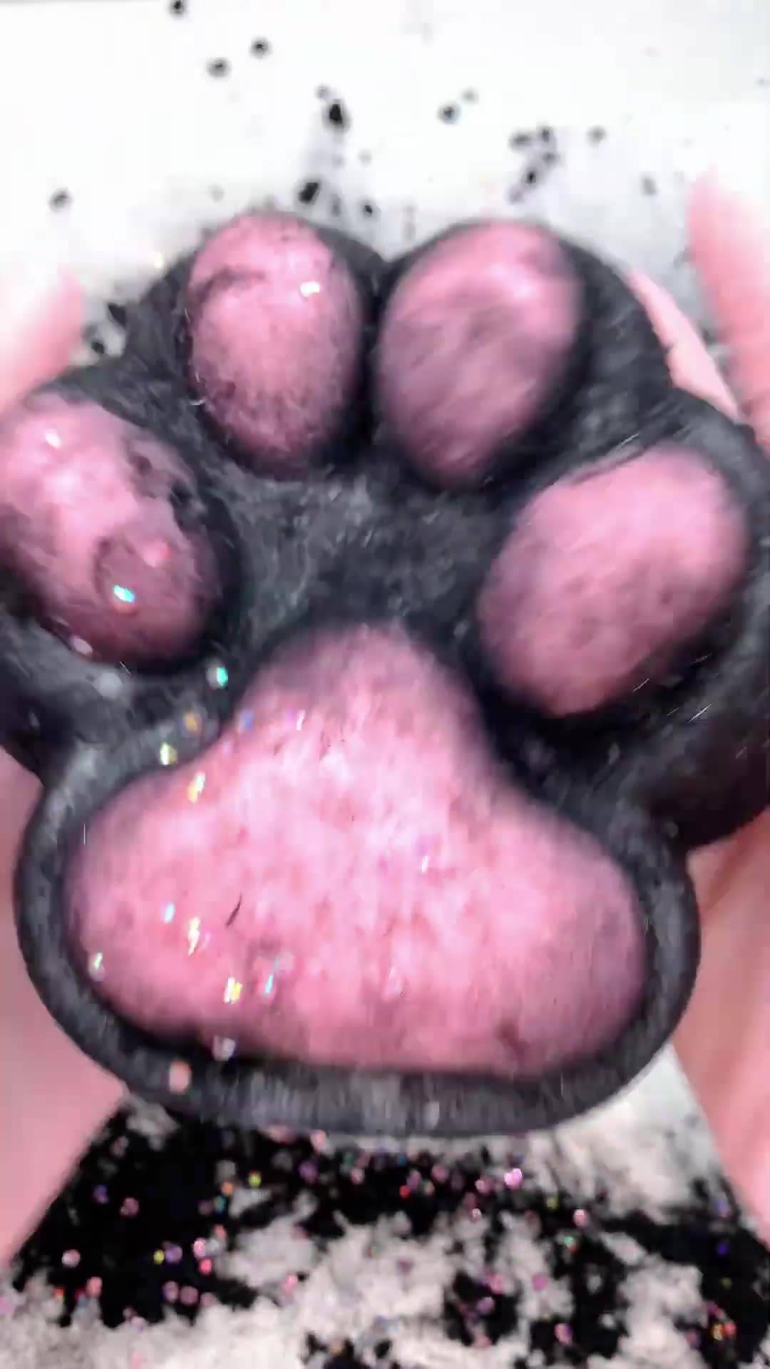 这个猫抓很可爱!