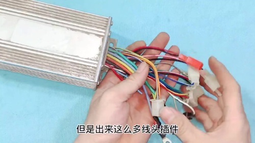 电车控制器泡水了怎么更换?请修车师傅吃了顿饭,才把技术学到手光影...