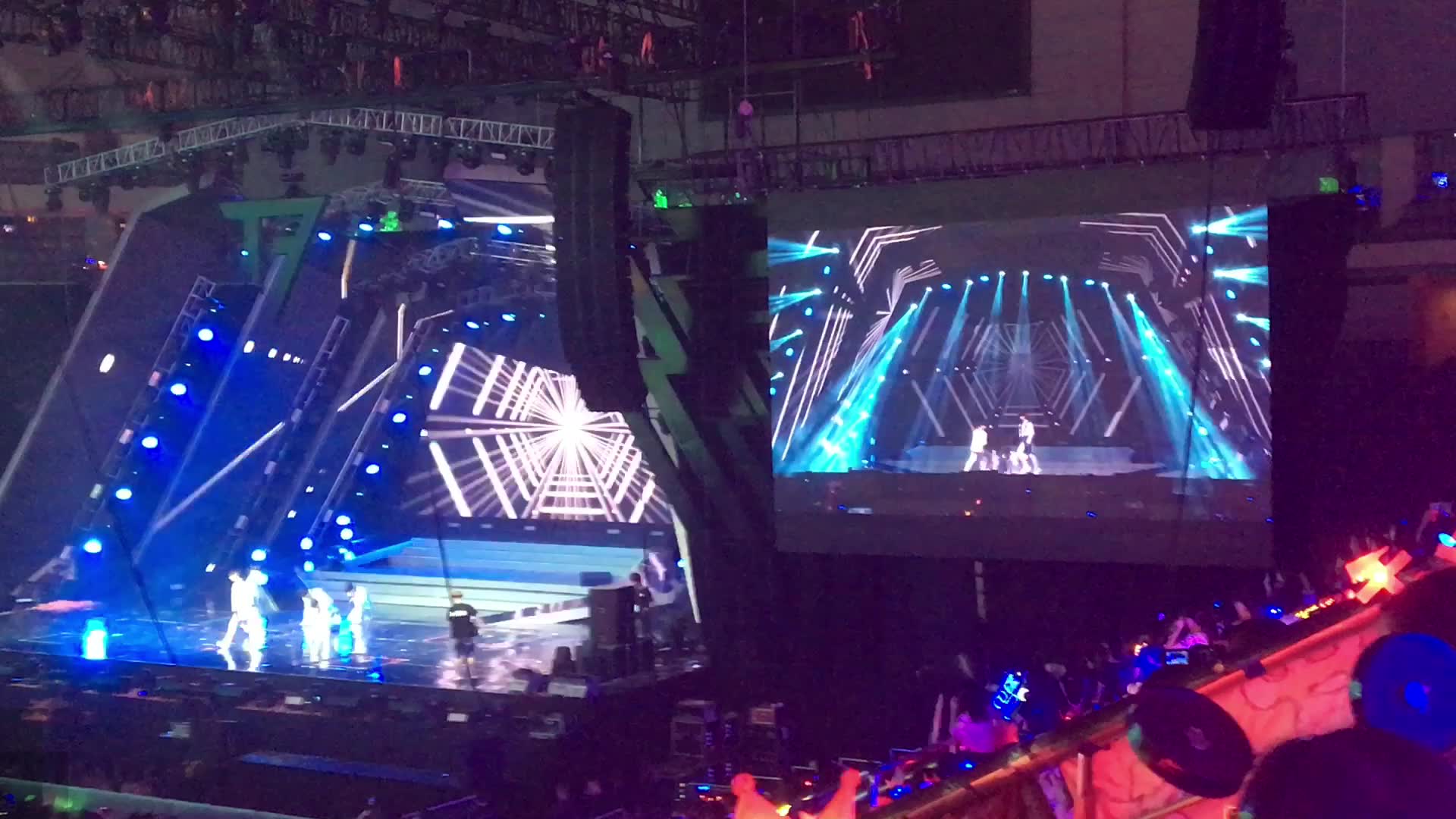 【TF家族】2017.8.13TFBOYS四周年演唱会TF家族《舞蹈》丁程鑫,敖...