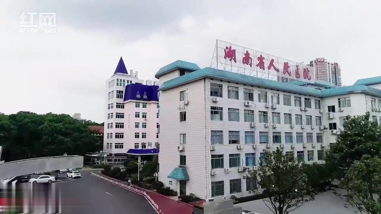 视频|25岁准医生在猪肉上练技术将来想更好地治病救人