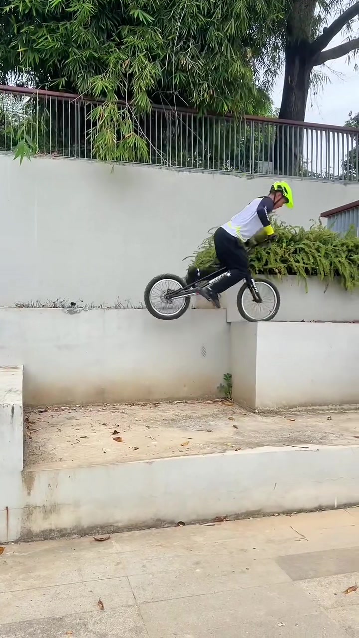 #危险动作请勿模仿 #日常生活 #专业动作请勿轻易模仿