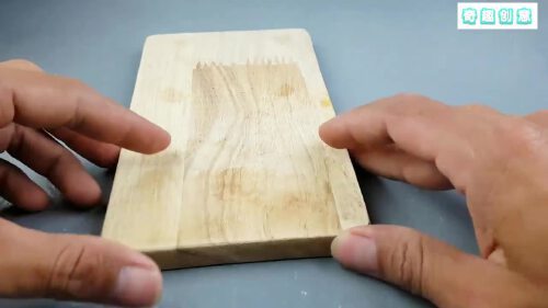 使用针管和磁铁制作一个活塞式电磁发电器
