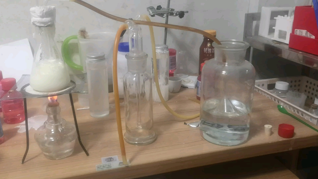 用草酸和氯化钙制取盐酸,但是加热
