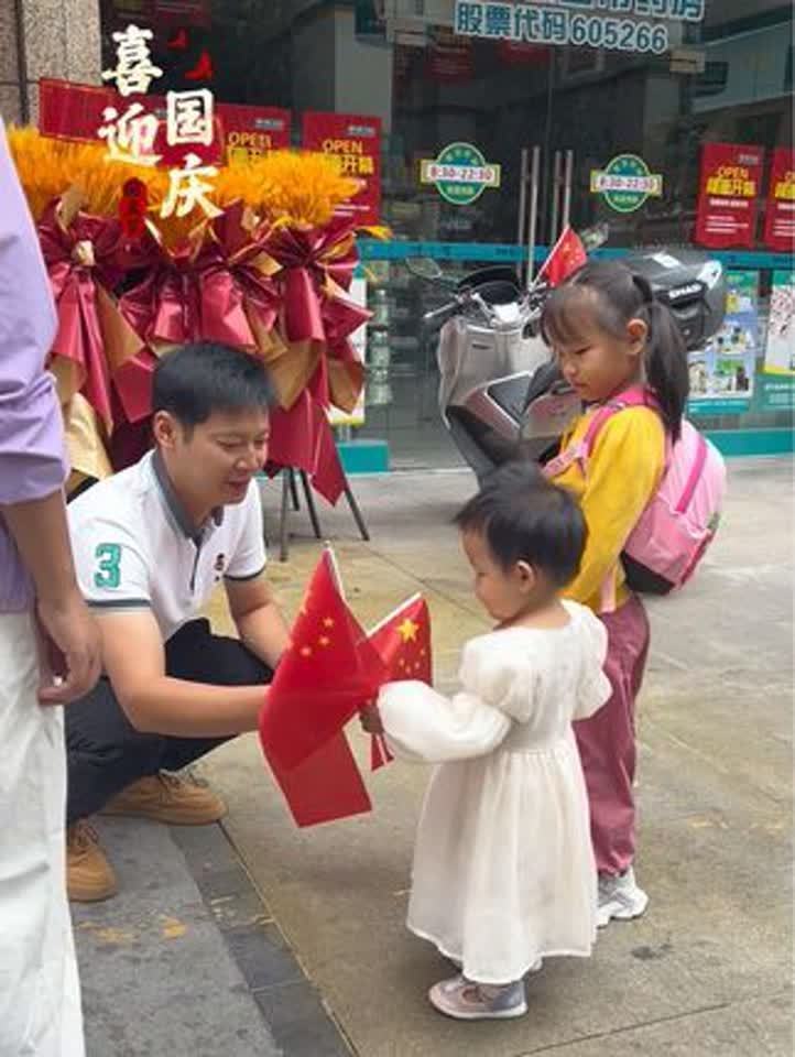 有一种感动,叫"中国红"-有一种骄傲,叫"五星红旗"-有一种表白,叫"我...