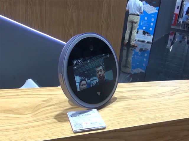 CESA2019:钉钉智能前台M2考勤机